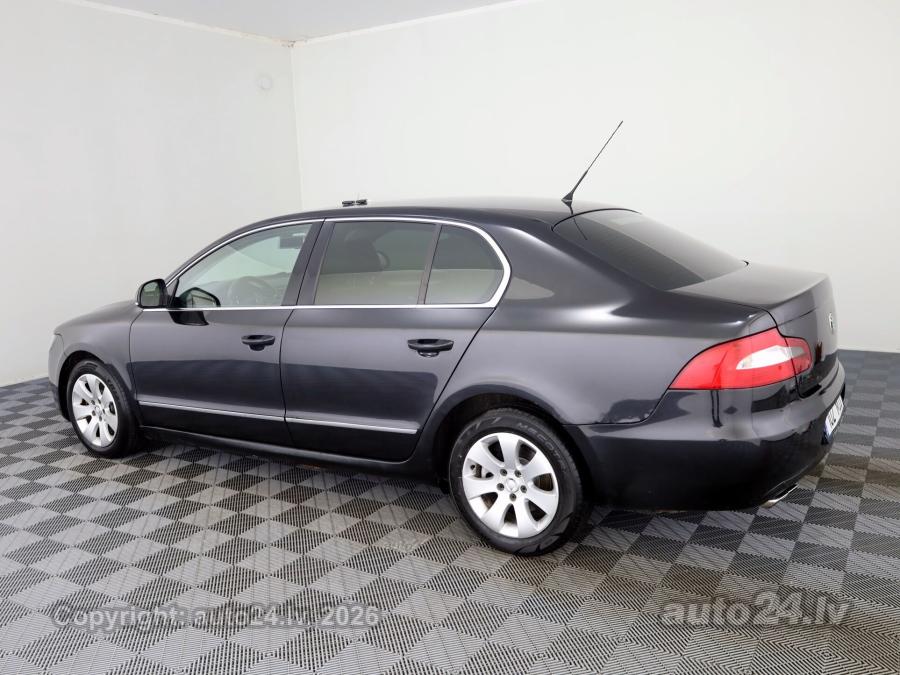 Melns Skoda SuperB 2009 Tallina, ar dzinēja tilpumu 2.00 L un nobraukumu 372 tūkst. km par 2499 €, foto 5 vietnē AUTOMOTO.COM.LV