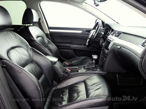 Black Skoda SuperB 2009 in Tallinn, with an engine capacity of 2.00 L and mileage of 372 thousand km for 2499 €, photo 6 on AUTOMOTO.COM.LV