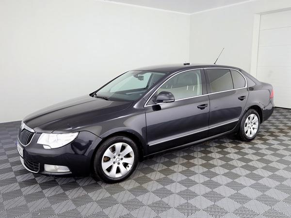 Black Skoda SuperB 2009 in Tallinn, with an engine capacity of 2.00 L and mileage of 372 thousand km for 2099 €, photo 2 on AUTOMOTO.COM.LV
