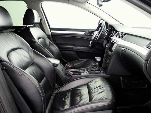 Black Skoda SuperB 2009 in Tallinn, with an engine capacity of 2.00 L and mileage of 372 thousand km for 2099 €, photo 6 on AUTOMOTO.COM.LV