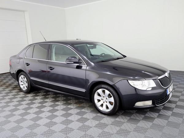 Black Skoda SuperB 2009 in Tallinn, with an engine capacity of 2.00 L and mileage of 372 thousand km for 2099 €, photo 8 on AUTOMOTO.COM.LV