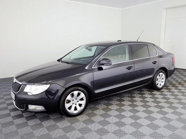Black Skoda SuperB 2009 in Tallinn, with an engine capacity of 2.00 L and mileage of 372 thousand km for 2099 €, photo 9 on AUTOMOTO.COM.LV