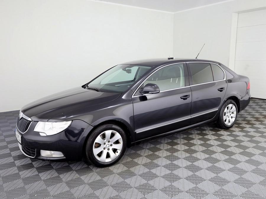 Melns Skoda SuperB 2009 Tallina, ar dzinēja tilpumu 2.00 L un nobraukumu 372 tūkst. km par 2099 €, foto 10 vietnē AUTOMOTO.COM.LV