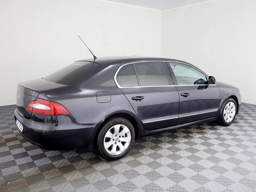 Melns Skoda SuperB 2009 Tallina, ar dzinēja tilpumu 2.00 L un nobraukumu 372 tūkst. km par 2099 €, foto 11 vietnē AUTOMOTO.COM.LV