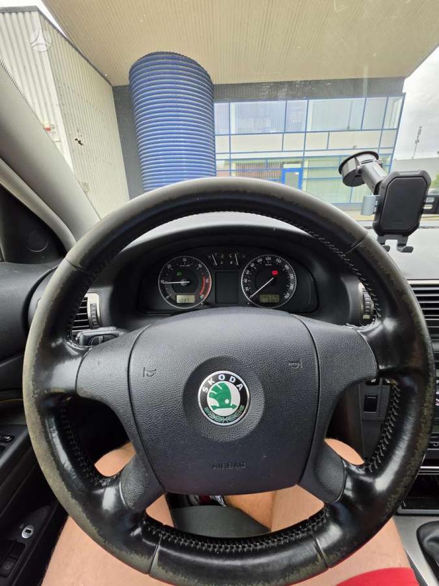 Melns Skoda SuperB 2009 Klaipėda, ar dzinēja tilpumu 1.90 L un nobraukumu 286 tūkst. km par 1200 €, foto 11 vietnē AUTOMOTO.COM.LV