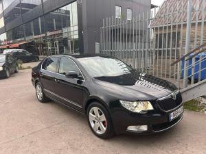 Melns Skoda SuperB 2009 Kauņa, ar dzinēja tilpumu 1.97 L un nobraukumu 320 tūkst. km par 5000 €, foto  vietnē AUTOMOTO.COM.LV