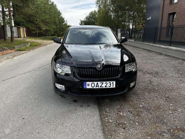 Skoda SuperB 2009 Viļņa vietnē Melns Skoda SuperB 2009 Viļņa, ar dzinēja tilpumu 2.00 L un nobraukumu 340 tūkst. km par 2600 €, foto 3 vietnē AUTOMOTO.COM.LV