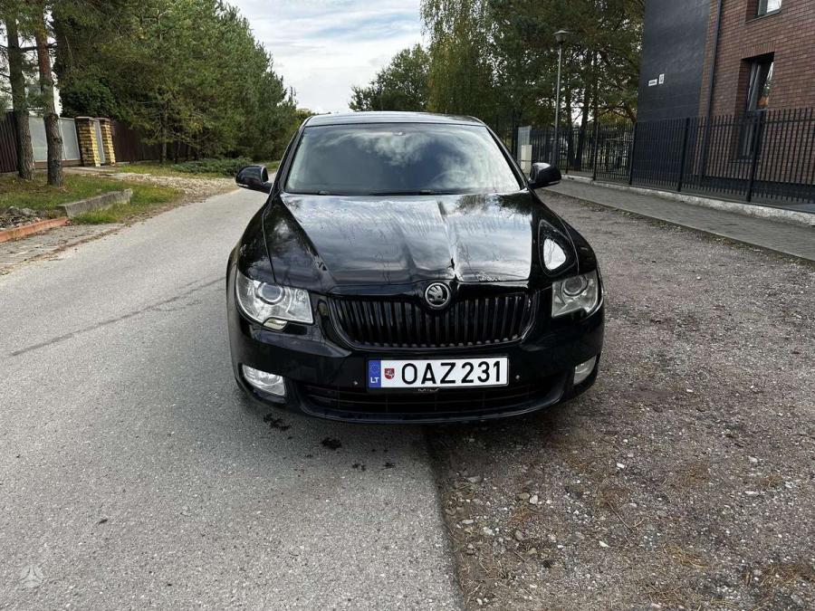 Black Skoda SuperB 2009 in Vilnius, with an engine capacity of 2.00 L and mileage of 340 thousand km for 2600 €, photo 3 on AUTOMOTO.COM.LV