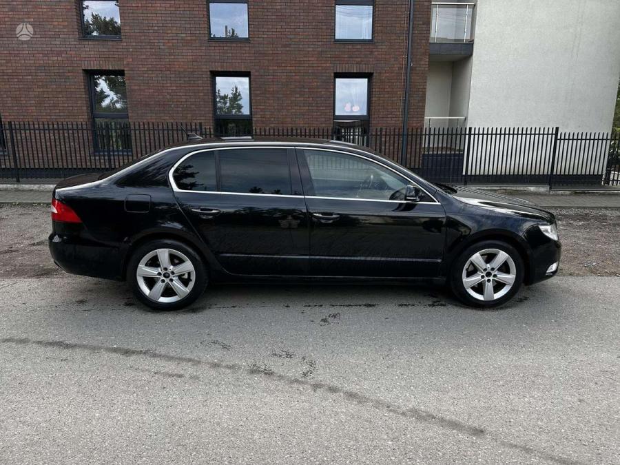 Black Skoda SuperB 2009 in Vilnius, with an engine capacity of 2.00 L and mileage of 340 thousand km for 2600 €, photo 4 on AUTOMOTO.COM.LV
