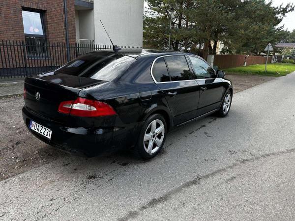 Skoda SuperB 2009 Viļņa vietnē Melns Skoda SuperB 2009 Viļņa, ar dzinēja tilpumu 2.00 L un nobraukumu 340 tūkst. km par 2600 €, foto 5 vietnē AUTOMOTO.COM.LV