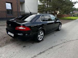 Black Skoda SuperB 2009 in Vilnius, with an engine capacity of 2.00 L and mileage of 340 thousand km for 2600 €, photo 5 on AUTOMOTO.COM.LV
