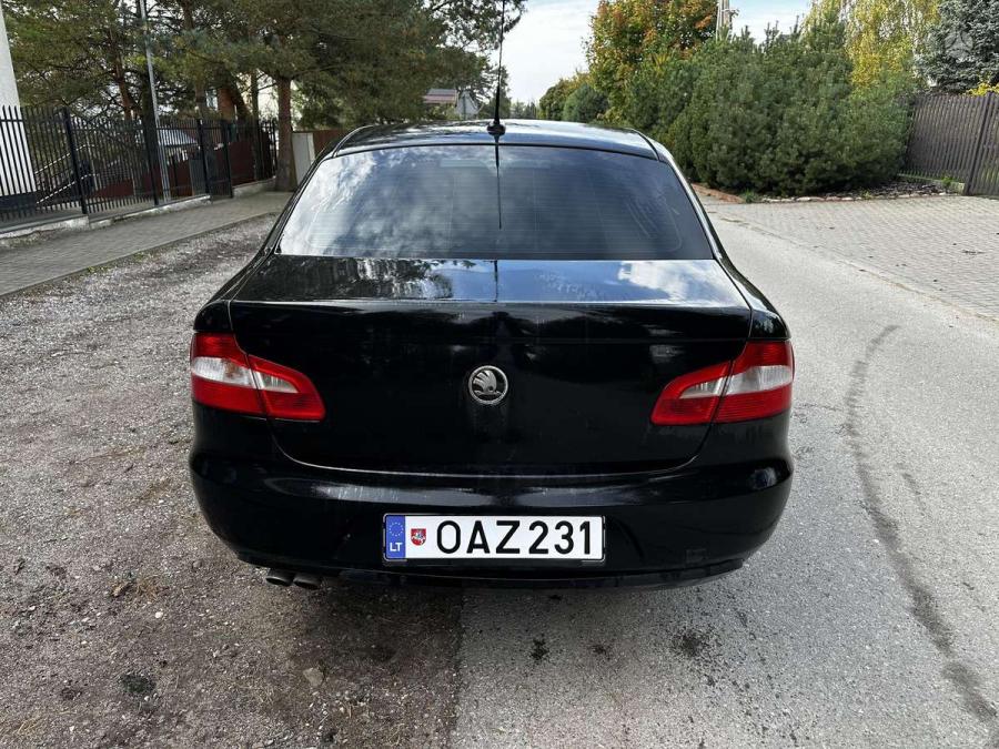 Black Skoda SuperB 2009 in Vilnius, with an engine capacity of 2.00 L and mileage of 340 thousand km for 2600 €, photo 6 on AUTOMOTO.COM.LV