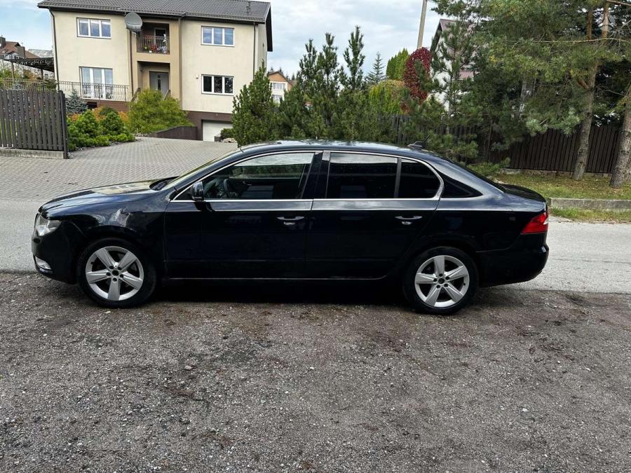 Black Skoda SuperB 2009 in Vilnius, with an engine capacity of 2.00 L and mileage of 340 thousand km for 2600 €, photo 8 on AUTOMOTO.COM.LV