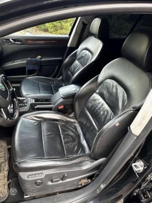 Black Skoda SuperB 2009 in Vilnius, with an engine capacity of 2.00 L and mileage of 340 thousand km for 2600 €, photo 12 on AUTOMOTO.COM.LV
