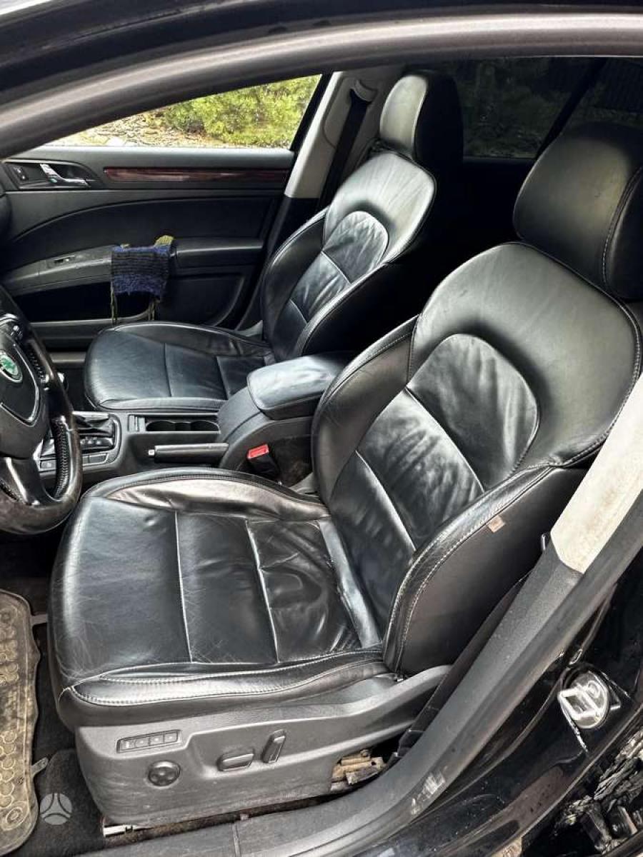 Black Skoda SuperB 2009 in Vilnius, with an engine capacity of 2.00 L and mileage of 340 thousand km for 2600 €, photo 12 on AUTOMOTO.COM.LV
