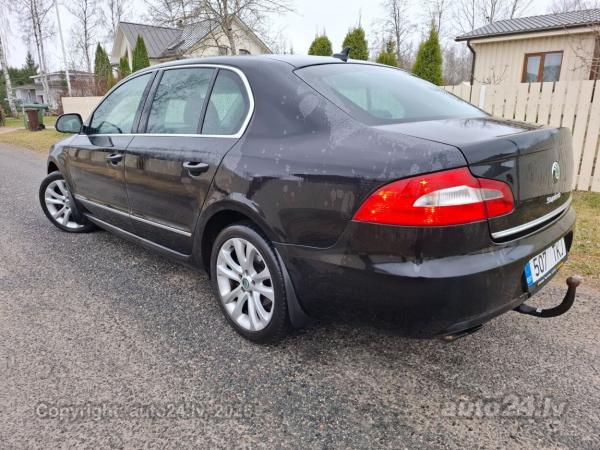 Black Skoda SuperB 2010 in Tartu, with an engine capacity of 2.00 L and mileage of 261 thousand km for 4499 €, photo 2 on AUTOMOTO.COM.LV