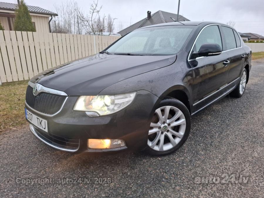 Black Skoda SuperB 2010 in Tartu, with an engine capacity of 2.00 L and mileage of 261 thousand km for 4499 €, photo 4 on AUTOMOTO.COM.LV