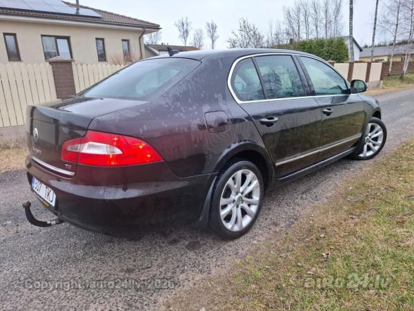 Black Skoda SuperB 2010 in Tartu, with an engine capacity of 2.00 L and mileage of 261 thousand km for 4499 €, photo 4 on AUTOMOTO.COM.LV