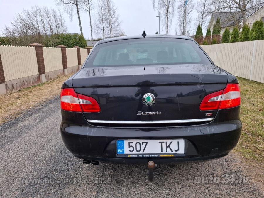 Black Skoda SuperB 2010 in Tartu, with an engine capacity of 2.00 L and mileage of 261 thousand km for 4499 €, photo 6 on AUTOMOTO.COM.LV