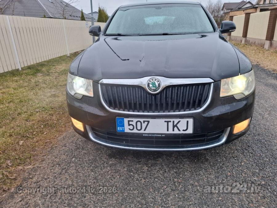 Black Skoda SuperB 2010 in Tartu, with an engine capacity of 2.00 L and mileage of 261 thousand km for 4499 €, photo 7 on AUTOMOTO.COM.LV