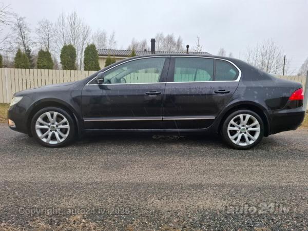 Black Skoda SuperB 2010 in Tartu, with an engine capacity of 2.00 L and mileage of 261 thousand km for 4499 €, photo 7 on AUTOMOTO.COM.LV