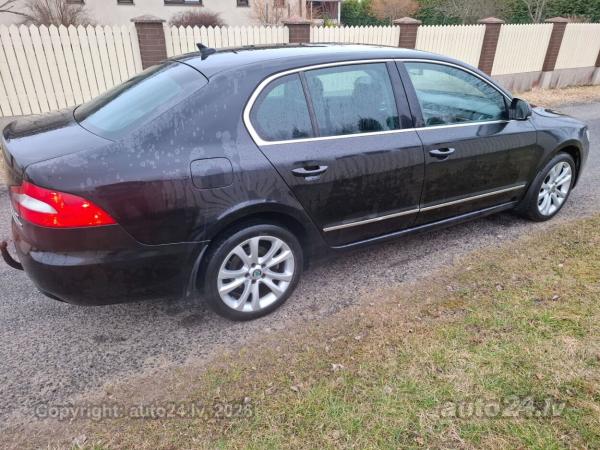 Black Skoda SuperB 2010 in Tartu, with an engine capacity of 2.00 L and mileage of 261 thousand km for 4499 €, photo 8 on AUTOMOTO.COM.LV