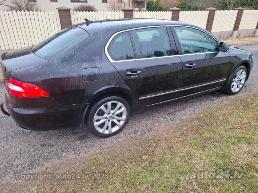 Black Skoda SuperB 2010 in Tartu, with an engine capacity of 2.00 L and mileage of 261 thousand km for 4499 €, photo 9 on AUTOMOTO.COM.LV