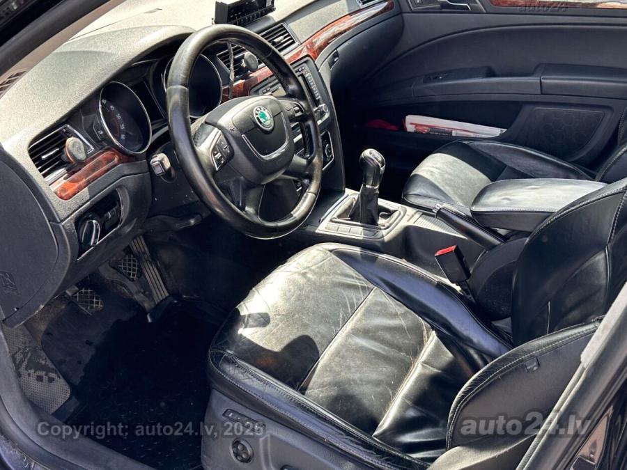 Melns Skoda SuperB 2010 Tallina, ar dzinēja tilpumu 1.60 L un nobraukumu 630 tūkst. km par 1900 €, foto 12 vietnē AUTOMOTO.COM.LV
