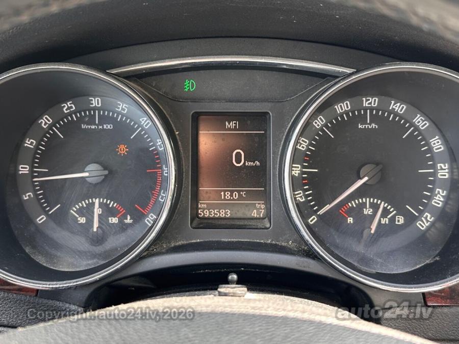 Melns Skoda SuperB 2010 Tallina, ar dzinēja tilpumu 1.60 L un nobraukumu 630 tūkst. km par 1900 €, foto 13 vietnē AUTOMOTO.COM.LV