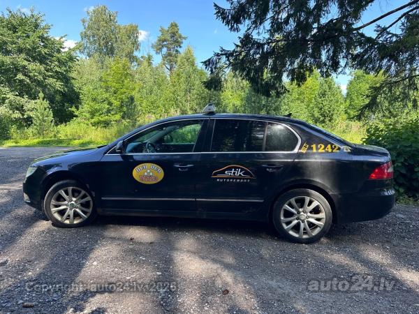 Melns Skoda SuperB 2010 Tallina, ar dzinēja tilpumu 1.60 L un nobraukumu 630 tūkst. km par 1499 €, foto 5 vietnē AUTOMOTO.COM.LV
