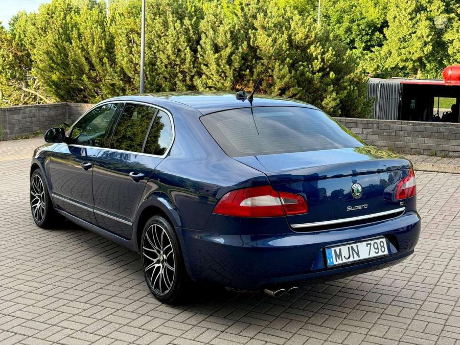 Melns Skoda SuperB 2010 Viļņa, ar dzinēja tilpumu 2.00 L un nobraukumu 288 tūkst. km par 4400 €, foto 5 vietnē AUTOMOTO.COM.LV