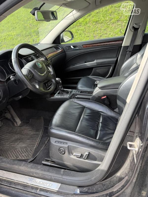 Black Skoda SuperB 2010 in Vilnius, with an engine capacity of 2.00 L and mileage of 296 thousand km for 3700 €, photo 8 on AUTOMOTO.COM.LV