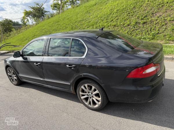Black Skoda SuperB 2010 in Vilnius, with an engine capacity of 2.00 L and mileage of 296 thousand km for 3700 €, photo 10 on AUTOMOTO.COM.LV