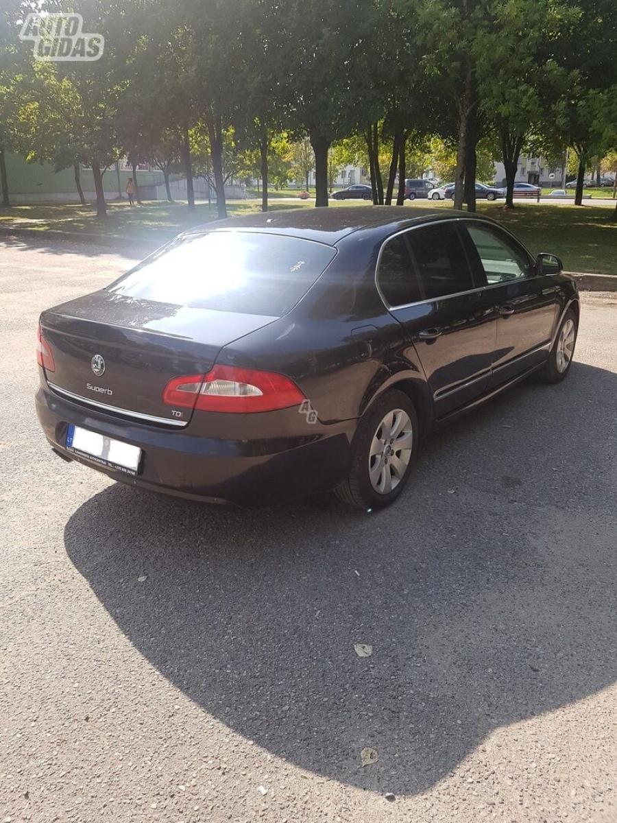 Black Skoda SuperB 2011 in Akmene, with an engine capacity of 2.00 L and mileage of 400 thousand km for 4000 €, photo 7 on AUTOMOTO.COM.LV