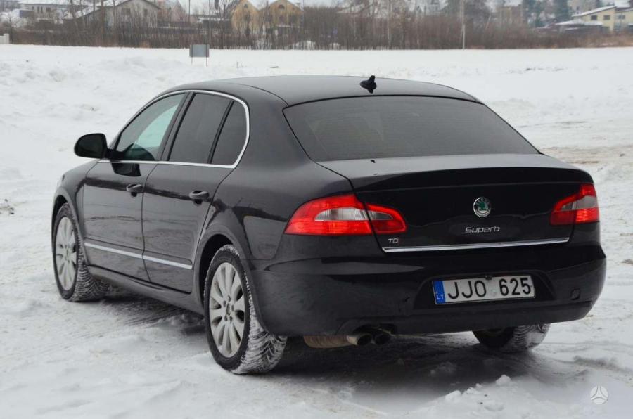 Melns Skoda SuperB 2011 Šauļi, ar dzinēja tilpumu 2.00 L un nobraukumu 290 tūkst. km par 3800 €, foto 11 vietnē AUTOMOTO.COM.LV