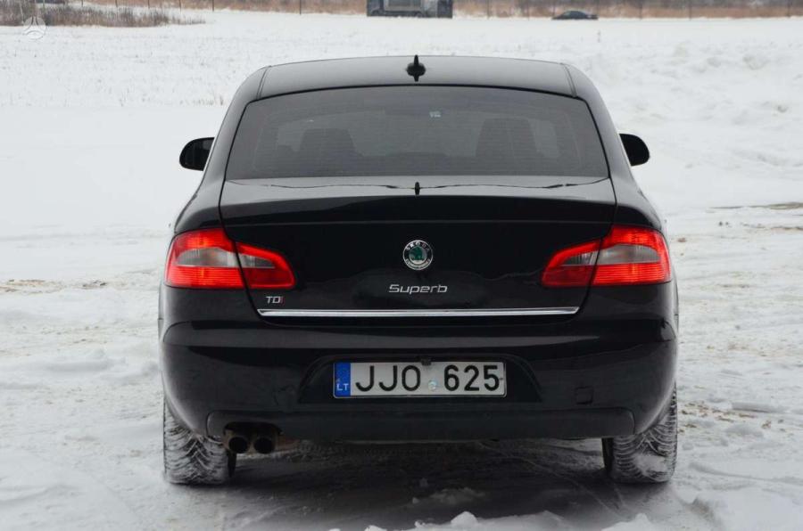 Melns Skoda SuperB 2011 Šauļi, ar dzinēja tilpumu 2.00 L un nobraukumu 290 tūkst. km par 3800 €, foto 12 vietnē AUTOMOTO.COM.LV