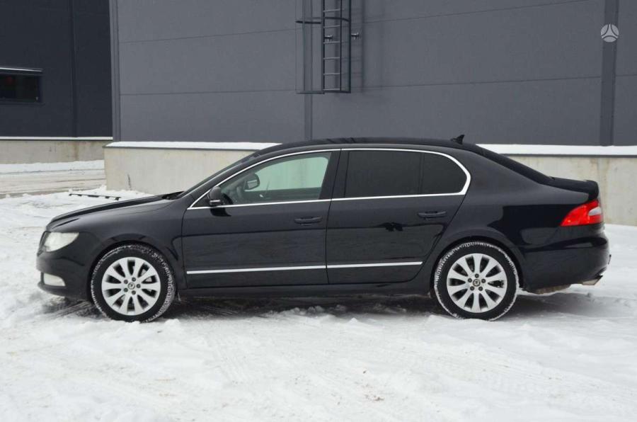 Melns Skoda SuperB 2011 Šauļi, ar dzinēja tilpumu 2.00 L un nobraukumu 290 tūkst. km par 3800 €, foto 14 vietnē AUTOMOTO.COM.LV
