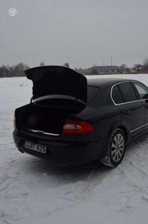 Melns Skoda SuperB 2011 Šauļi, ar dzinēja tilpumu 2.00 L un nobraukumu 290 tūkst. km par 3800 €, foto 27 vietnē AUTOMOTO.COM.LV