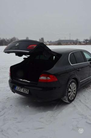Melns Skoda SuperB 2011 Šauļi, ar dzinēja tilpumu 2.00 L un nobraukumu 290 tūkst. km par 3800 €, foto 28 vietnē AUTOMOTO.COM.LV
