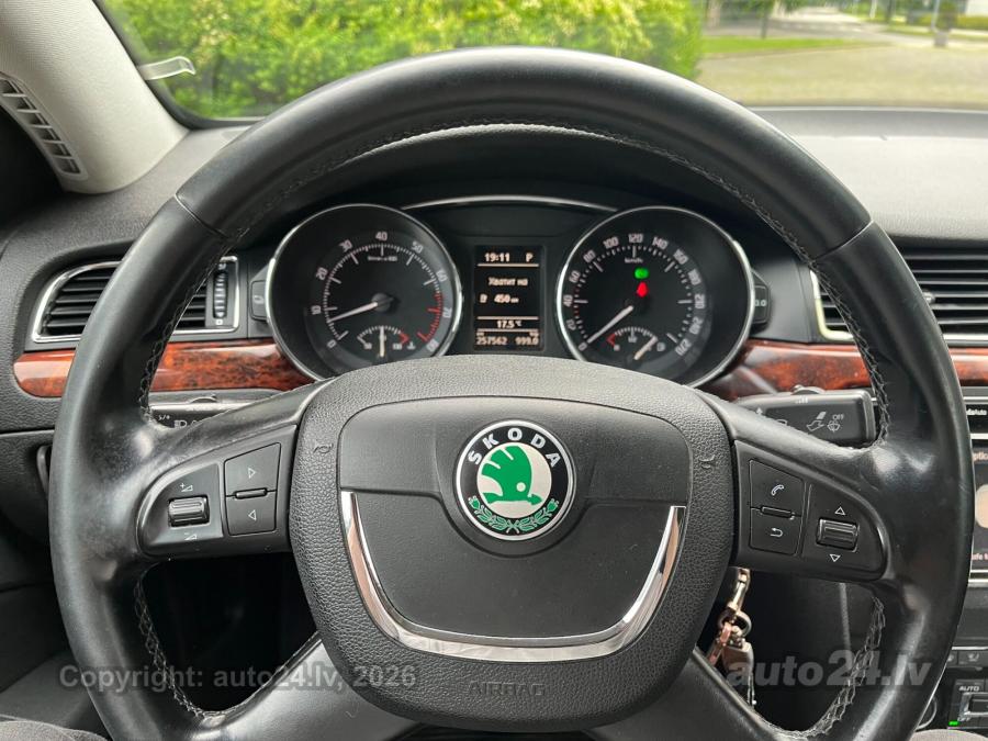 Melns Skoda SuperB 2011 Tallina, ar dzinēja tilpumu 3.60 L un nobraukumu 258 tūkst. km par 7399 €, foto 12 vietnē AUTOMOTO.COM.LV