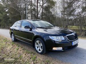 Melns Skoda SuperB 2011 Tartu, ar dzinēja tilpumu 0.00 L un nobraukumu 195 tūkst. km par 4800 €, foto  vietnē AUTOMOTO.COM.LV