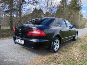 Melns Skoda SuperB 2011 Tartu, ar dzinēja tilpumu 0.00 L un nobraukumu 195 tūkst. km par 4800 €, foto 4 vietnē AUTOMOTO.COM.LV