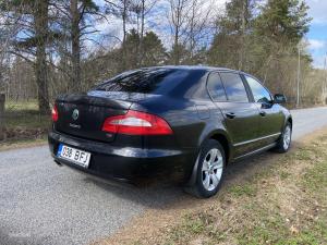 Melns Skoda SuperB 2011 Tartu, ar dzinēja tilpumu 0.00 L un nobraukumu 195 tūkst. km par 4800 €, foto 10 vietnē AUTOMOTO.COM.LV