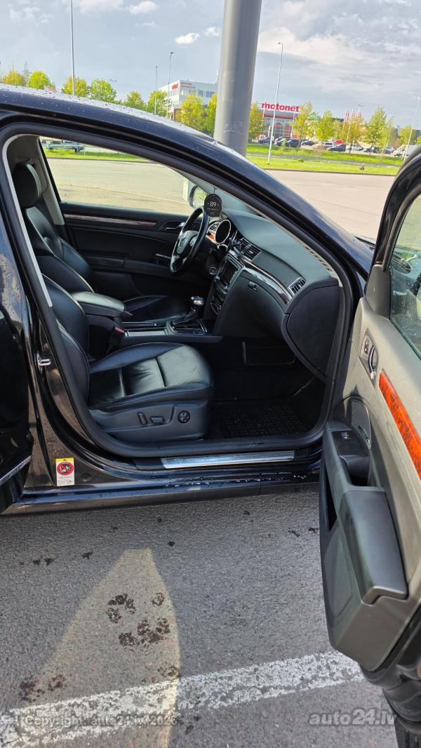 Black Skoda SuperB 2012 in Tallinn, with an engine capacity of 2.00 L and mileage of 292 thousand km for 4000 €, photo 6 on AUTOMOTO.COM.LV