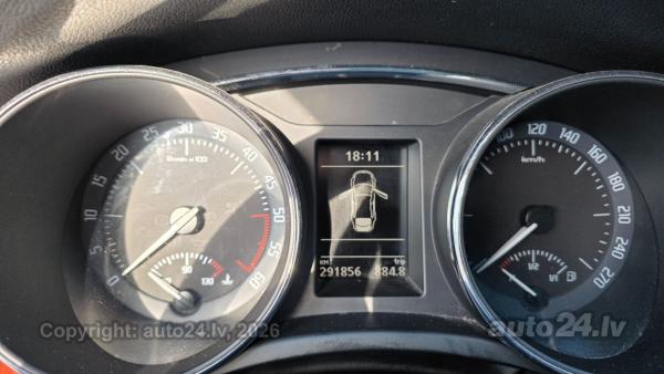 Black Skoda SuperB 2012 in Tallinn, with an engine capacity of 2.00 L and mileage of 292 thousand km for 4000 €, photo 8 on AUTOMOTO.COM.LV