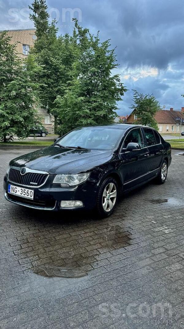 Melns Skoda SuperB 2012 Daugavpils, ar dzinēja tilpumu 1.60 L un nobraukumu 303 tūkst. km par 4800 €, foto 1 vietnē AUTOMOTO.COM.LV