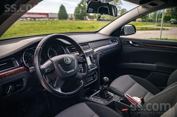 Black Skoda SuperB 2013 in Riga, with an engine capacity of 2.00 L and mileage of 0 thousand km for 3990 €, photo 8 on AUTOMOTO.COM.LV