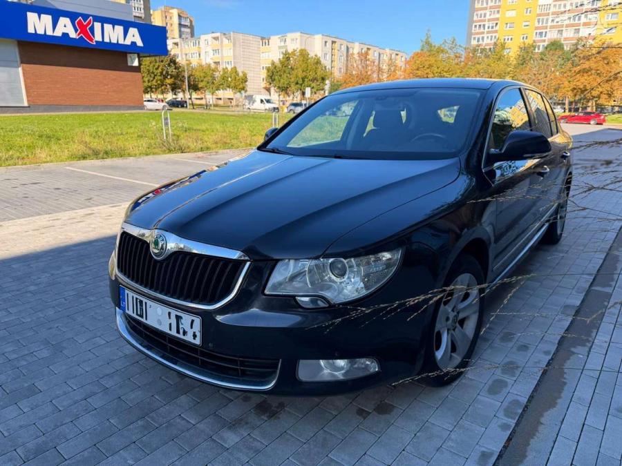 Black Skoda SuperB 2013 in Siauliai, with an engine capacity of 1.97 L and mileage of 269 thousand km for 4500 €, photo 4 on AUTOMOTO.COM.LV