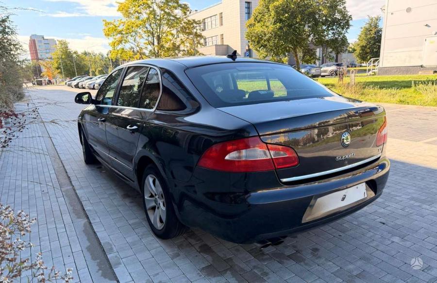 Black Skoda SuperB 2013 in Siauliai, with an engine capacity of 1.97 L and mileage of 269 thousand km for 4500 €, photo 5 on AUTOMOTO.COM.LV