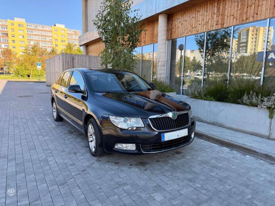 Black Skoda SuperB 2013 in Siauliai, with an engine capacity of 1.97 L and mileage of 269 thousand km for 4500 €, photo 6 on AUTOMOTO.COM.LV